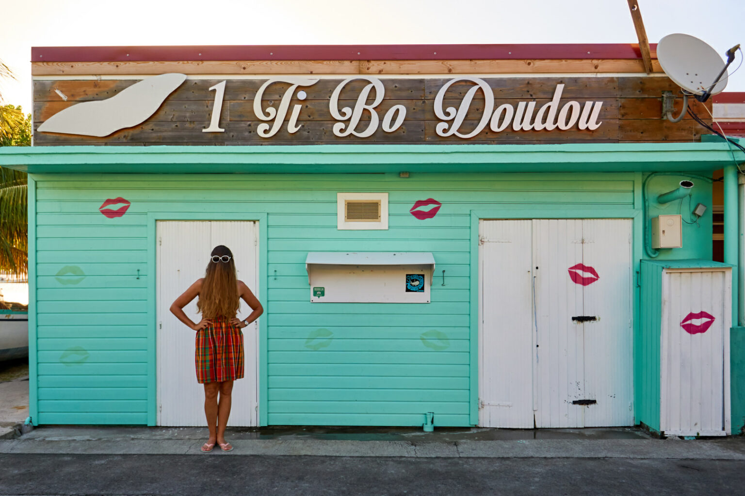 Choubaka dans les rues de Terre-de-Haut – Choubaka et Shadoko